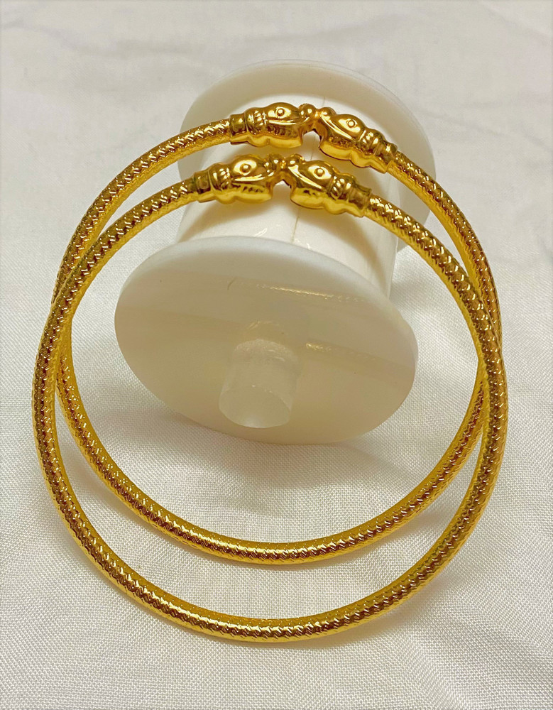 AARISAI Metal Gold plated Bangle Set Price in India Buy AARISAI Metal Gold plated Bangle Set Online at Best Prices in India Flipkart